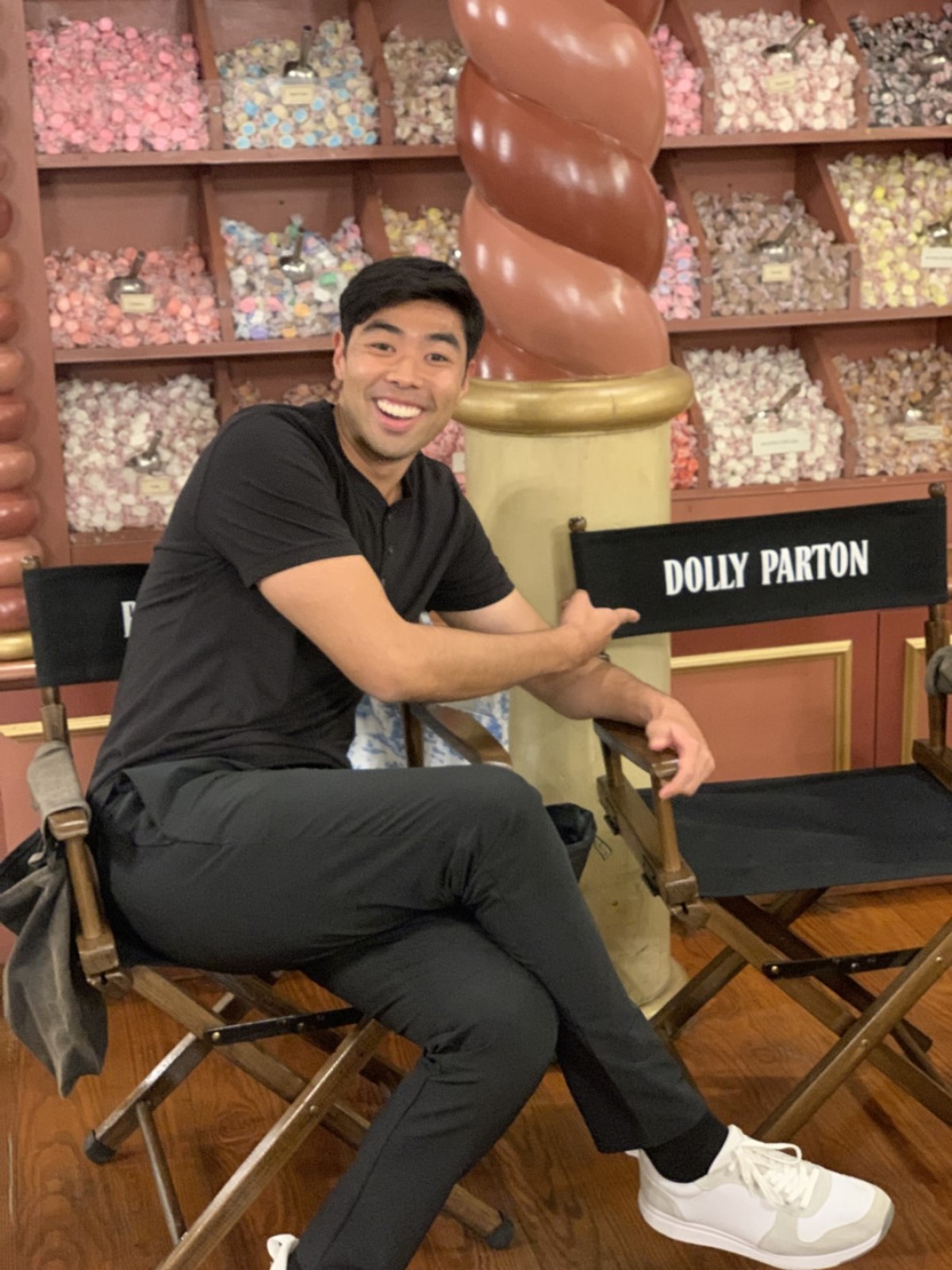 Clarksville native stars in Dolly Parton Christmas movie, a stepping ...