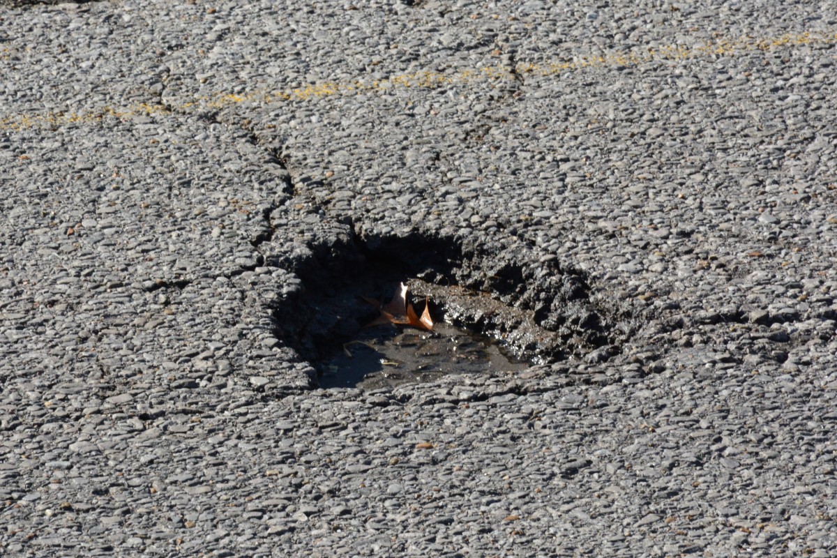 ‘It’s pretty bad:’ Lowes Drive pothole problem again plagues motorists ...