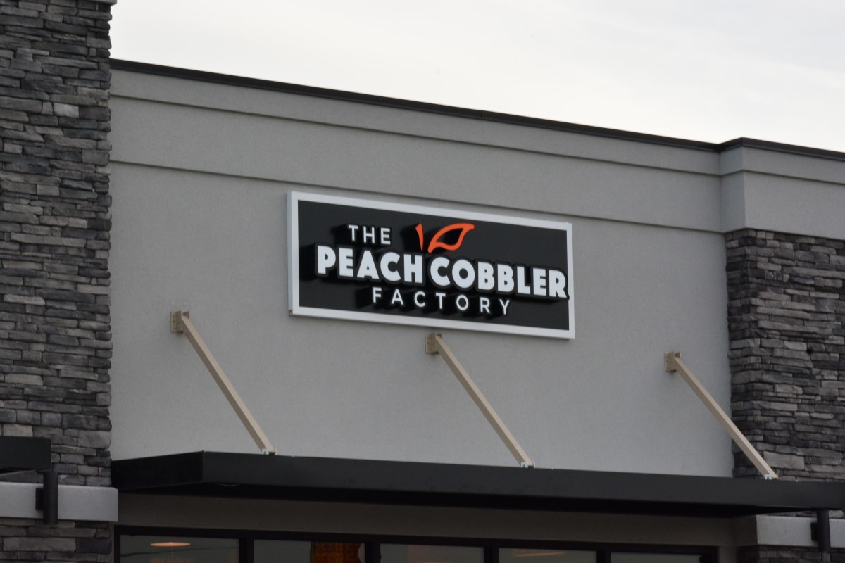 Peach Cobbler Factory makes it to Clarksville with 12 cobblers, Pudd-N ...
