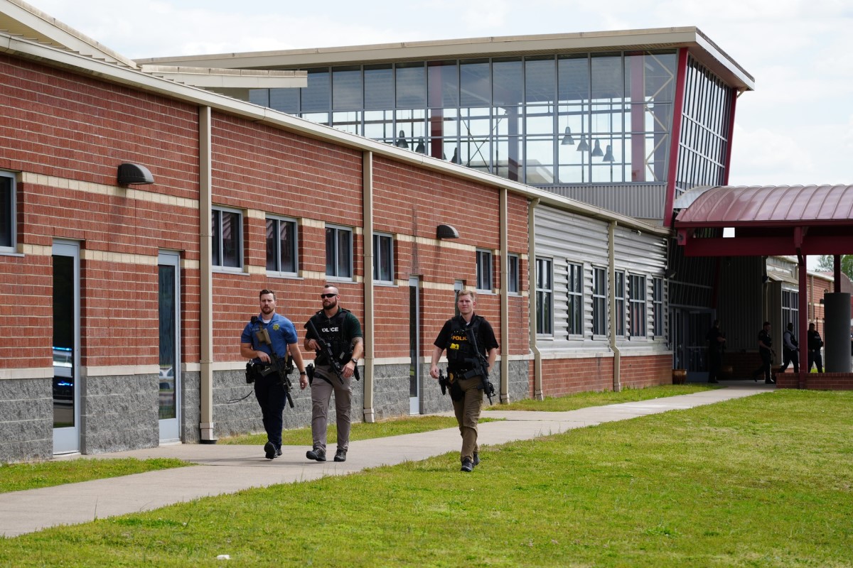 Parents swarm Rossview Elementary in Clarksville after gun report leads ...