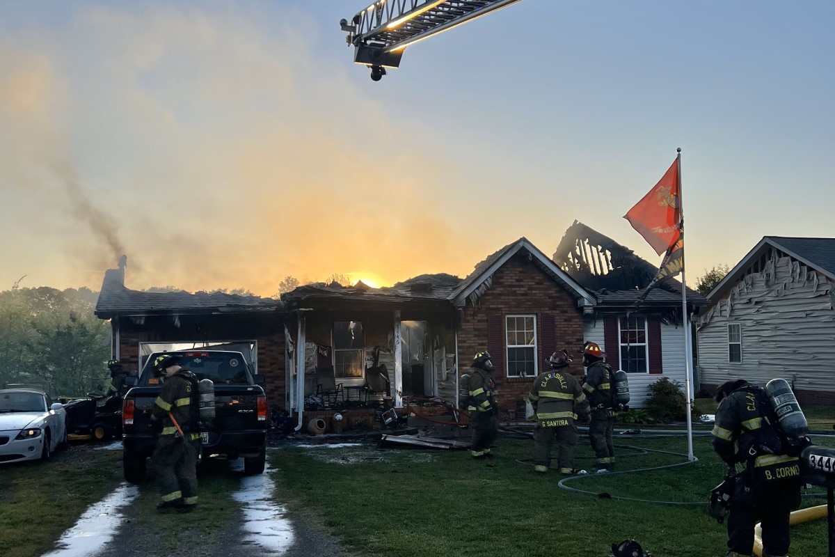 House fire near Exit 1 in Clarksville causes damage to roof, homes on ...