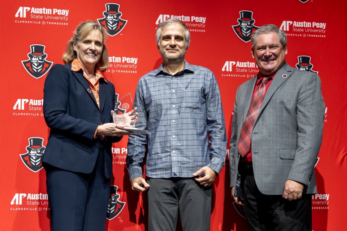 Austin Peay honors outstanding faculty at annual awards ceremony ...