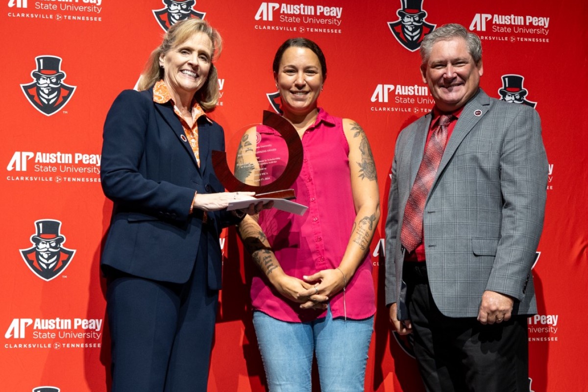 Austin Peay honors outstanding faculty at annual awards ceremony ...