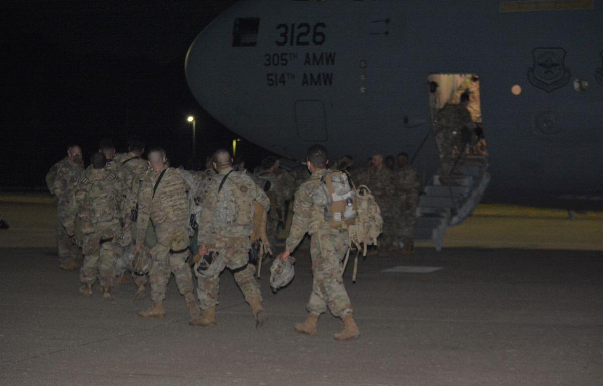 101st Airborne Division soldiers leave Fort Campbell for deployment to ...