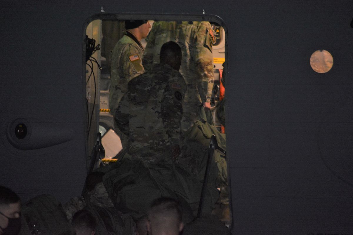 101st Airborne Division soldiers leave Fort Campbell for deployment to ...