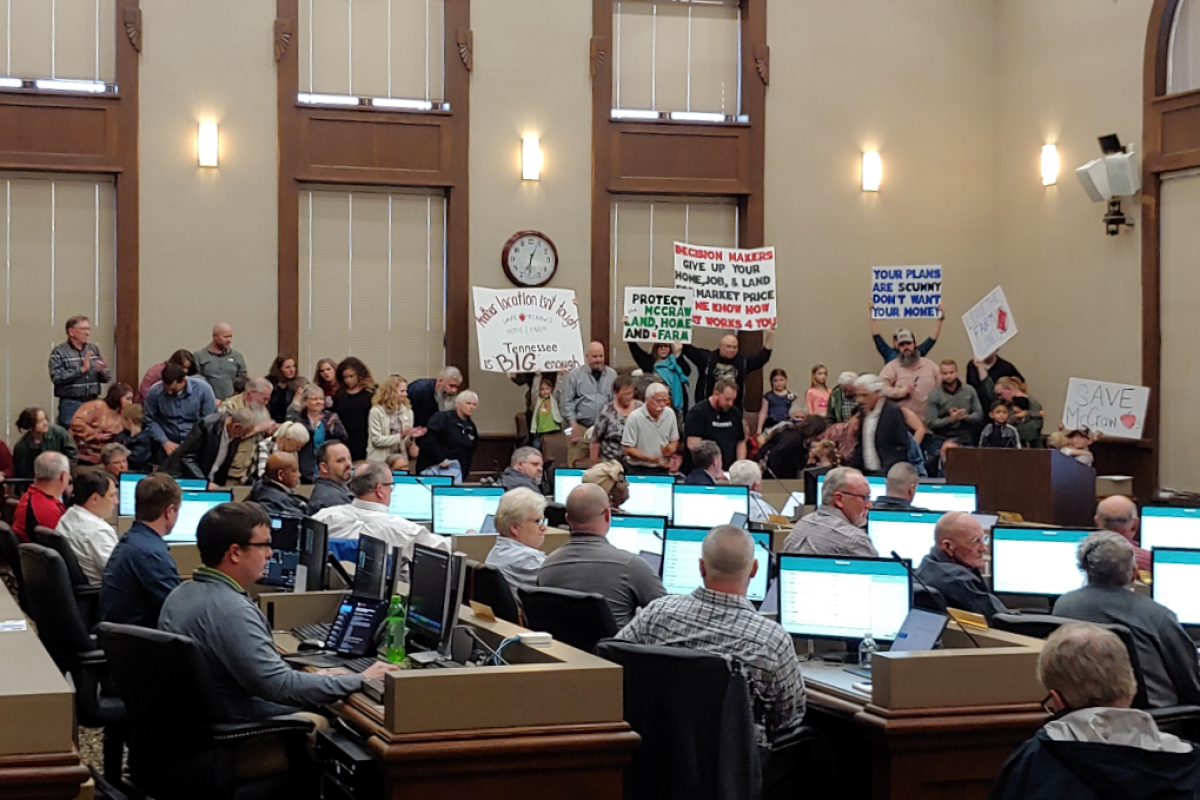 Rossview residents rally to support McCraw Farms at County Commission ...