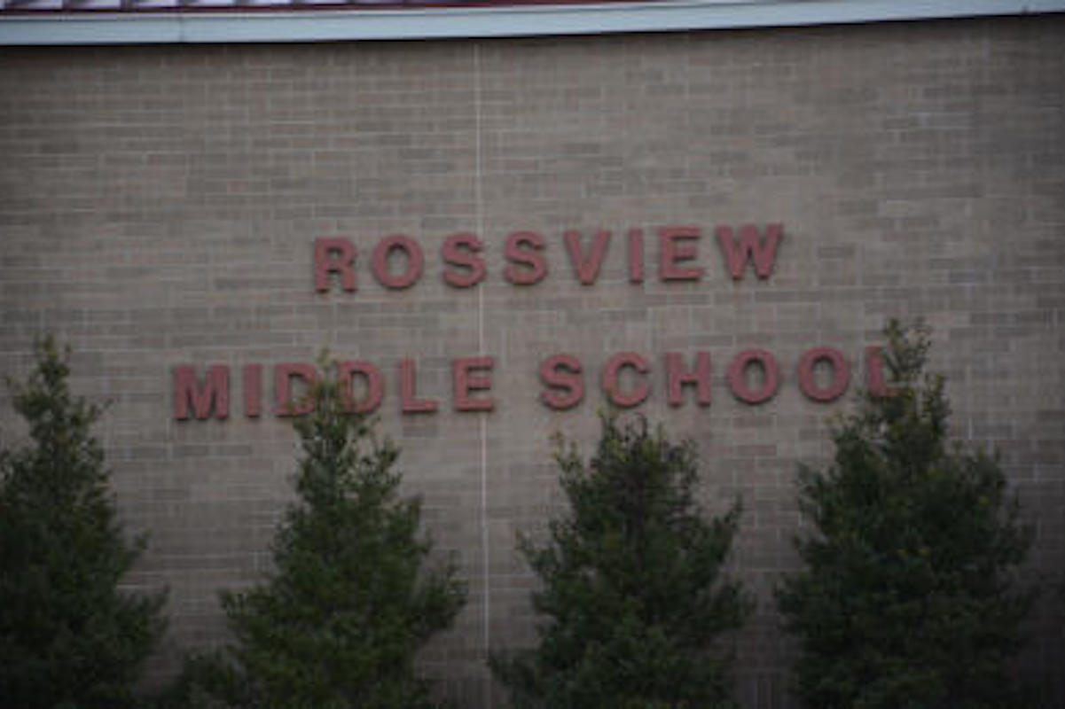Juvenile charged with false report of school shooter at Rossview Middle ...