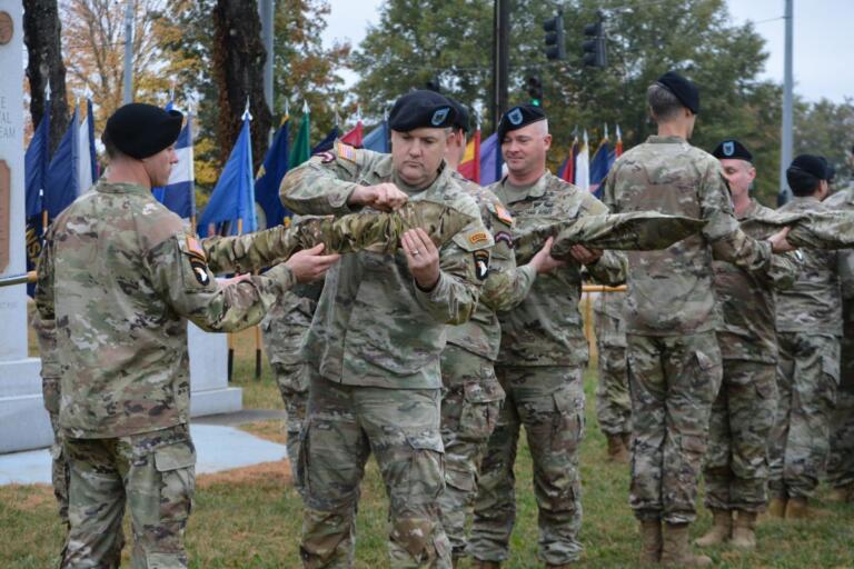 101st Airborne Division 3rd BCT cases colors for deployment to Eastern Europe | PHOTOS ...