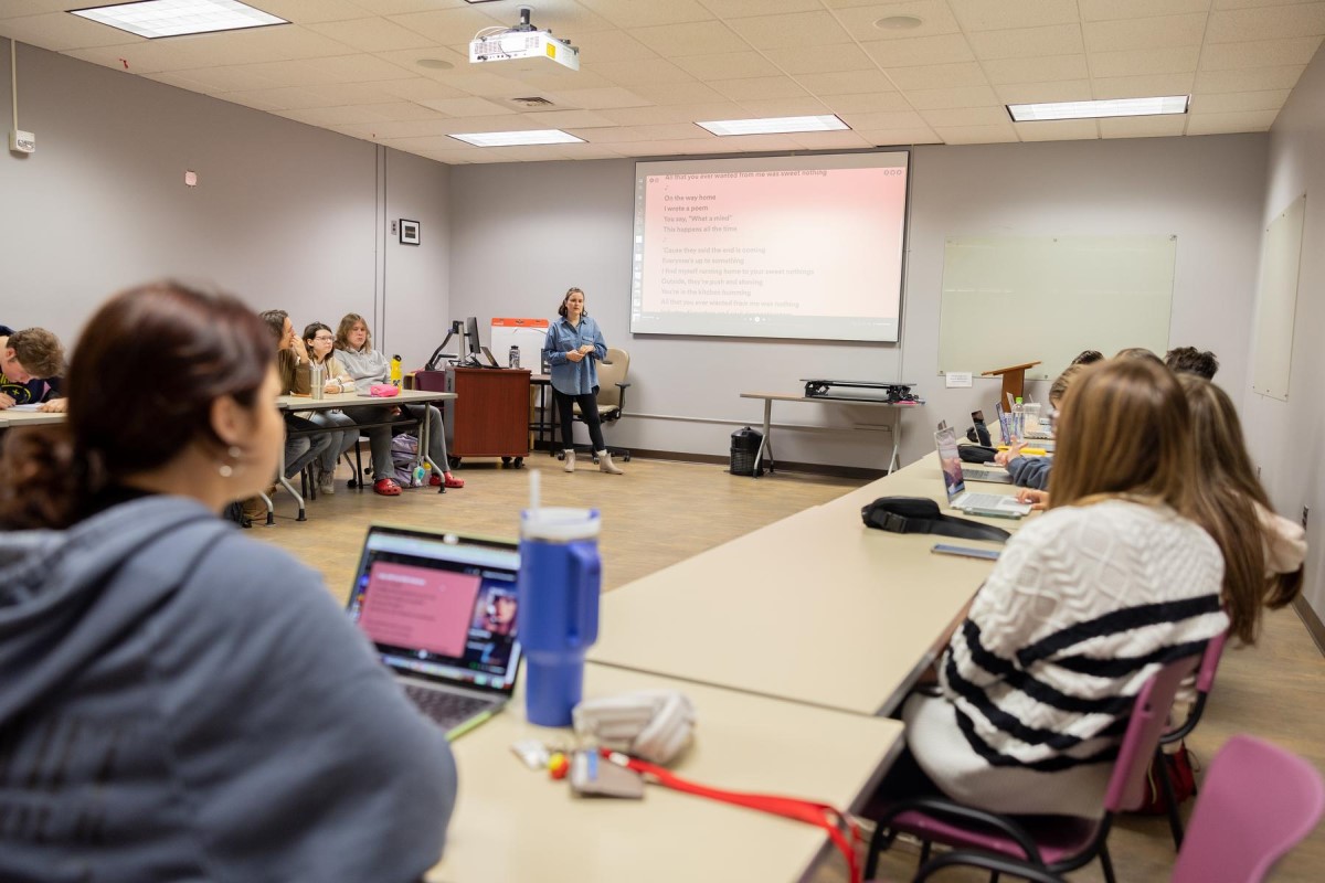 Love Story: APSU honors class explores Romantic poetry through Taylor ...