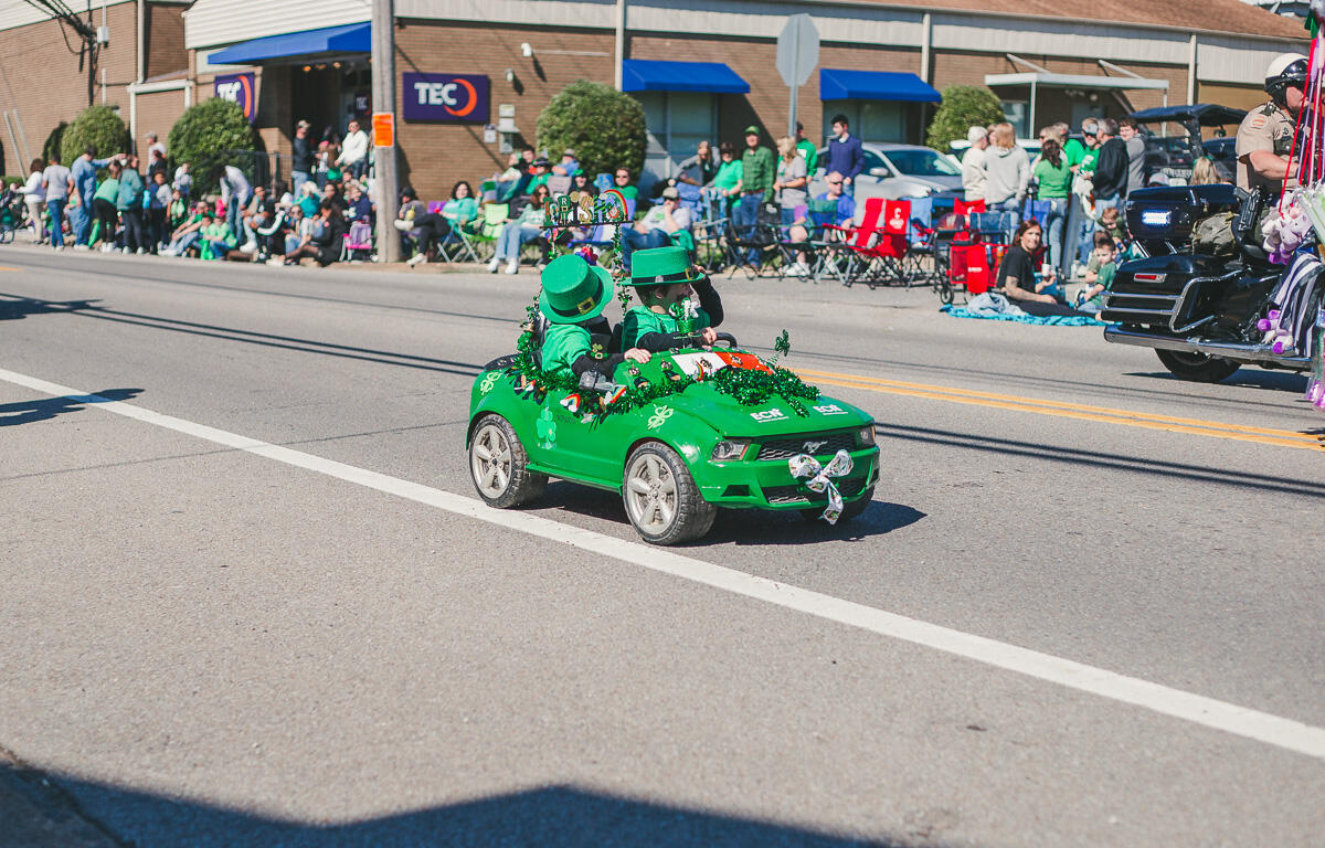 Sea of green fills streets of Erin, Tennessee, for 62nd Irish Day ...