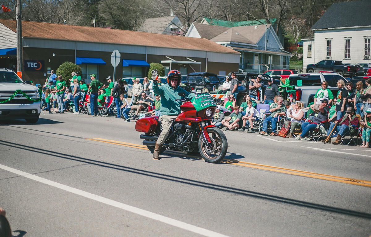 Sea of green fills streets of Erin, Tennessee, for 62nd Irish Day ...