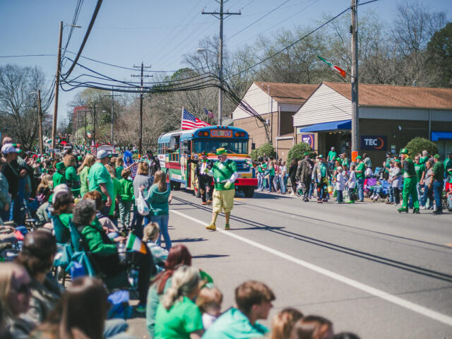 Sea of green fills streets of Erin, Tennessee, for 62nd Irish Day ...