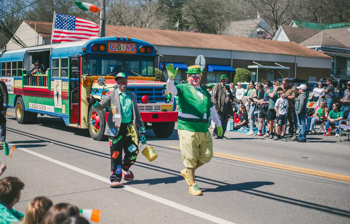 Sea of green fills streets of Erin, Tennessee, for 62nd Irish Day ...