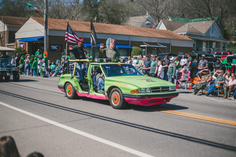 Sea of green fills streets of Erin, Tennessee, for 62nd Irish Day ...