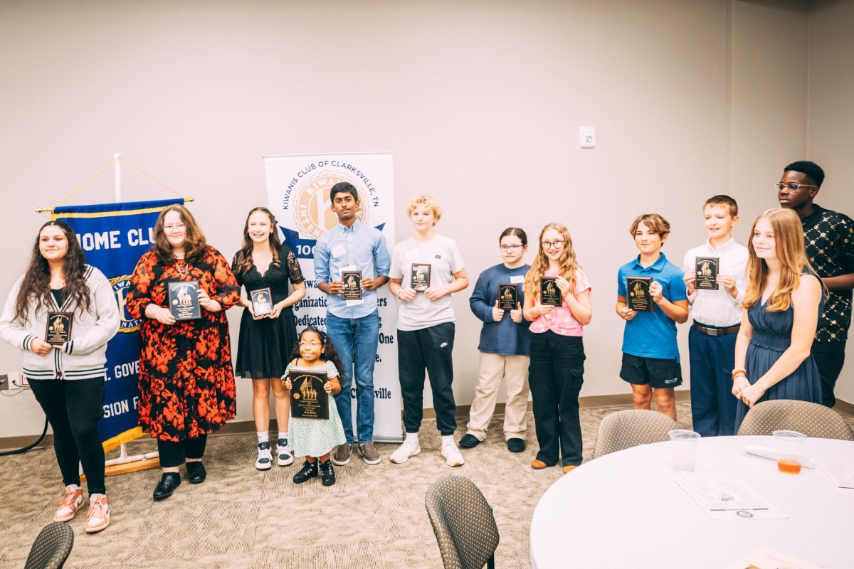Kiwanis presents awards to students in 25th annual Interview-a-Veteran ...