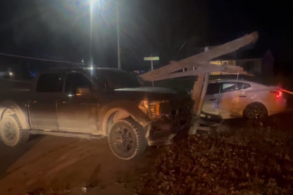 TRAFFIC ALERT: Crash takes down utility lines, closes Peachers Mill ...