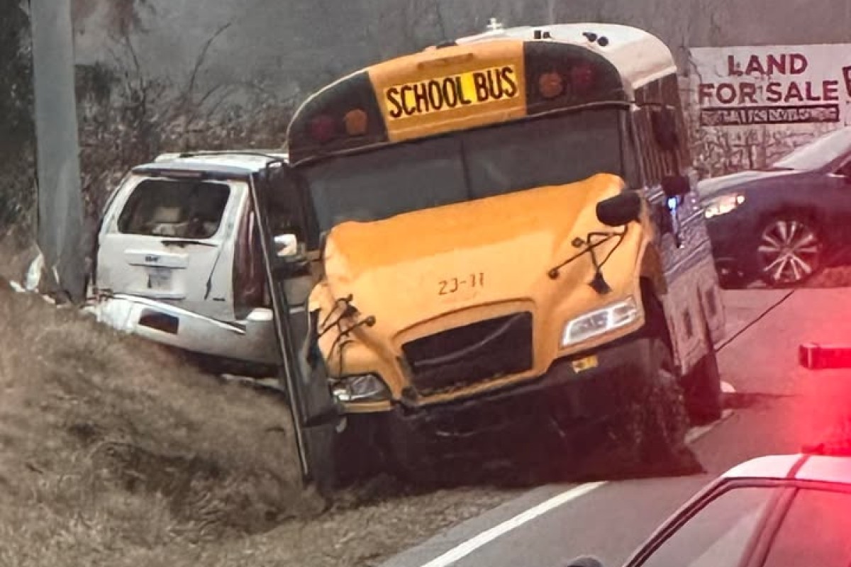 UPDATE: School bus crashes on Rossview Road in Montgomery County, no ...