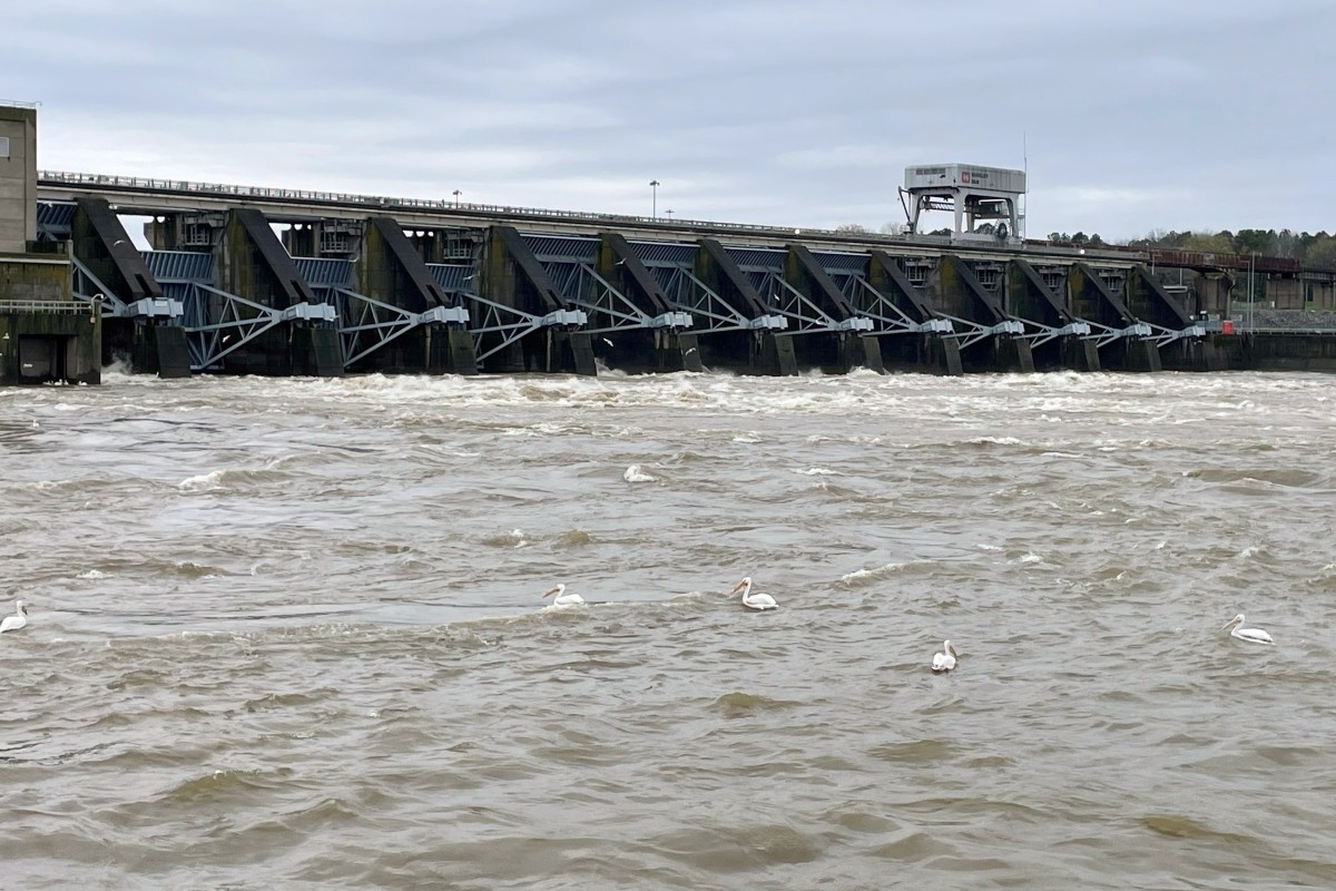 Cumberland River dams upstream from Clarksville holding back water to ...