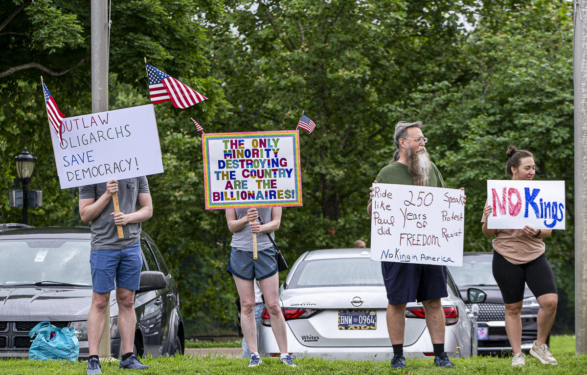 Over 700 turn out for No Kings protest at McGregor Park in Clarksville ...